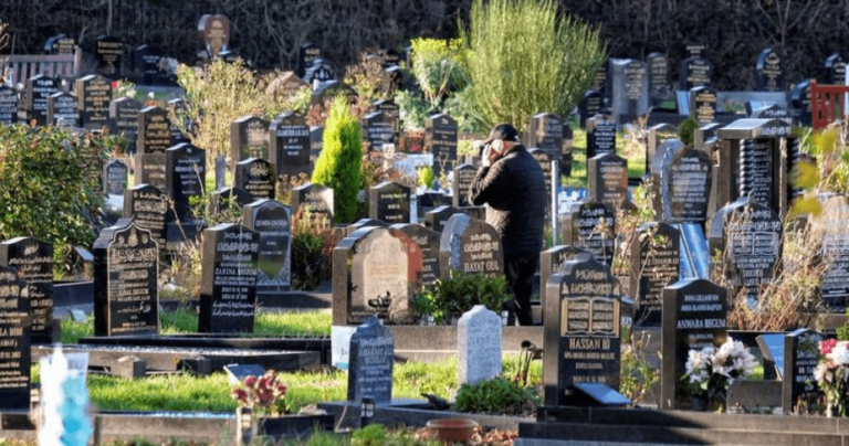 What is written on tombstones for Muslims? - Tombstele